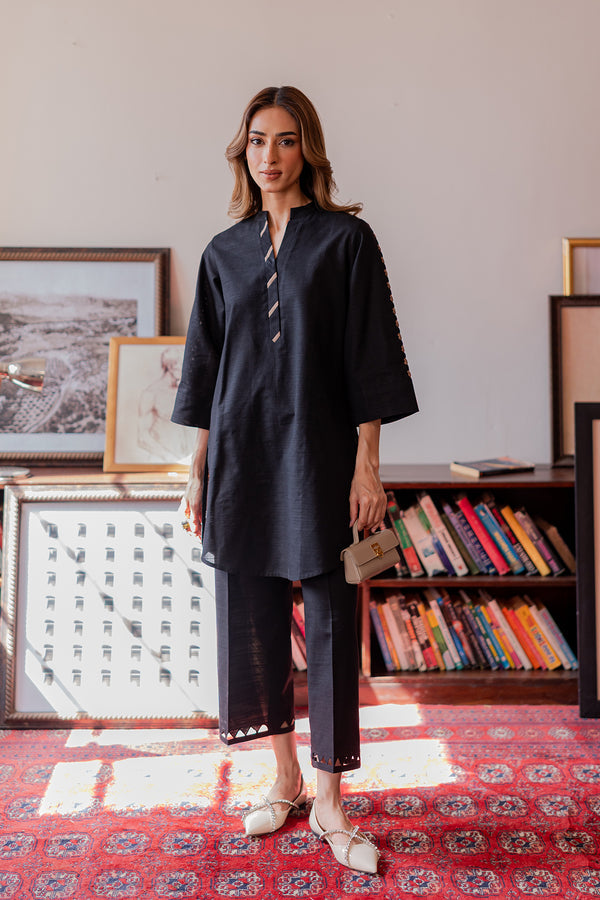 Sahar | Pret Essentials Winter 25 | Raven Core – Hoorain Designer Wear